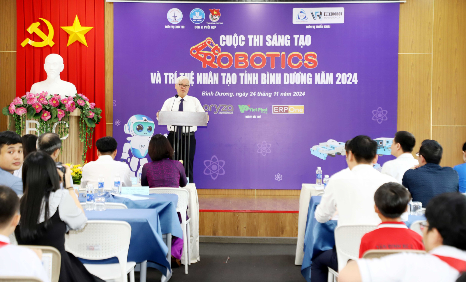 Trao giải Chung kết Cuộc thi “Sáng tạo Robotics và Trí tuệ nhân tạo” tỉnh Bình Dương lần thứ 2